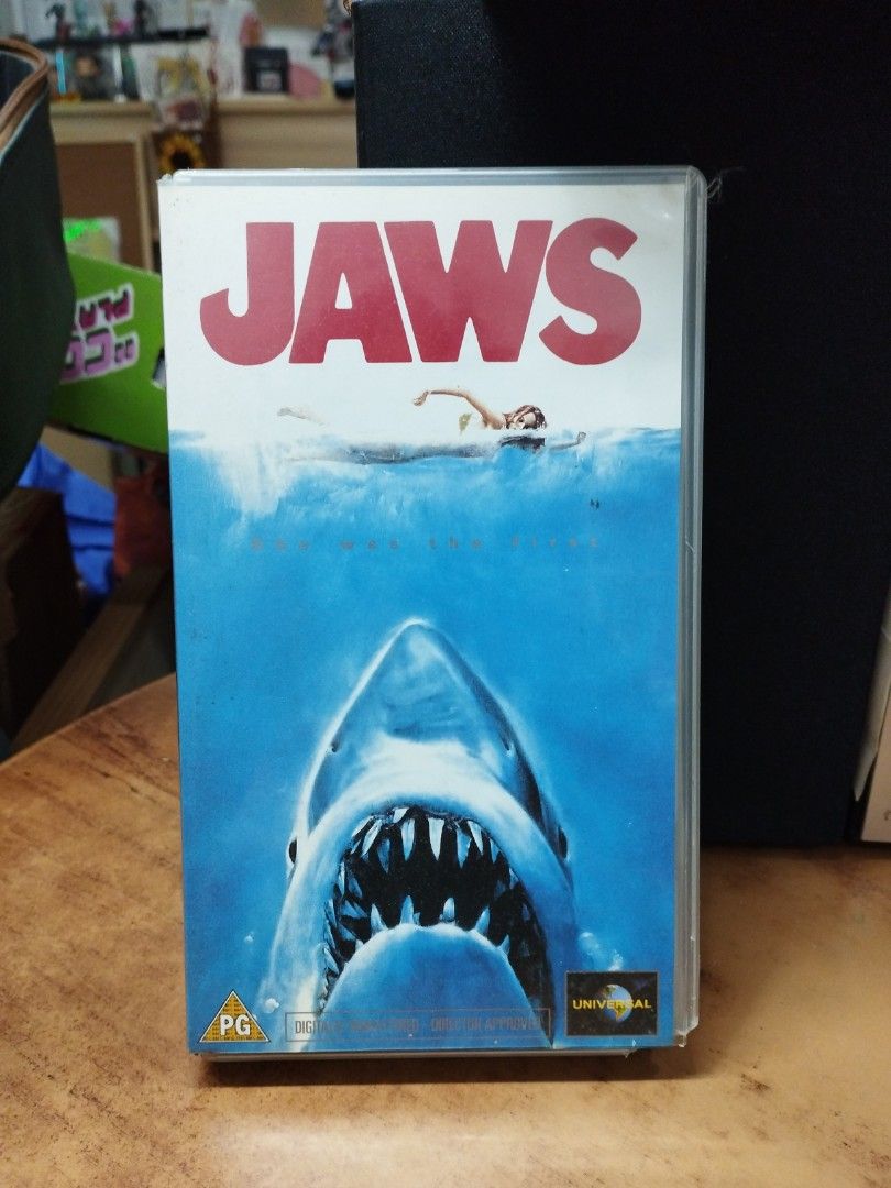 (VHS) Jaws, Hobbies & Toys, Music & Media, CDs & DVDs on Carousell