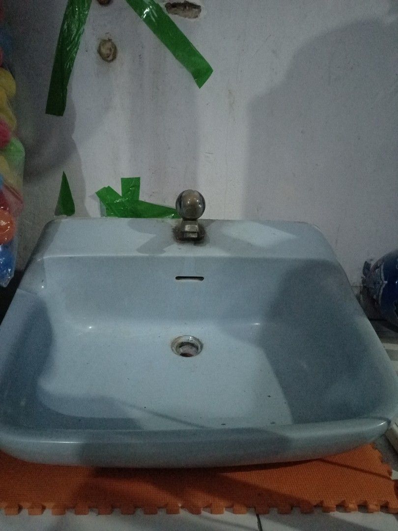 Wastafel keramik cuci tangan merk toto, Perabotan Rumah di Carousell