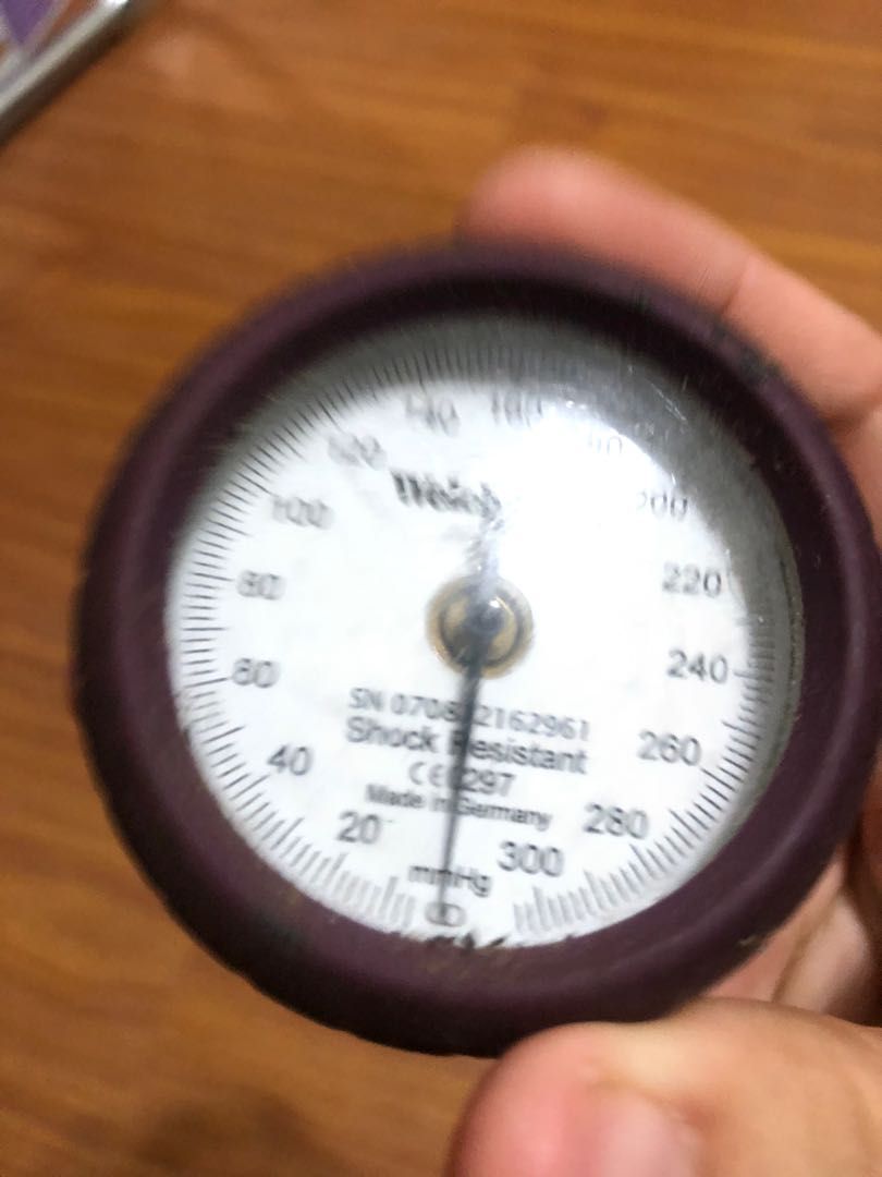 Welch Allyn sphygmomanometer gauge in purple, Health & Nutrition ...