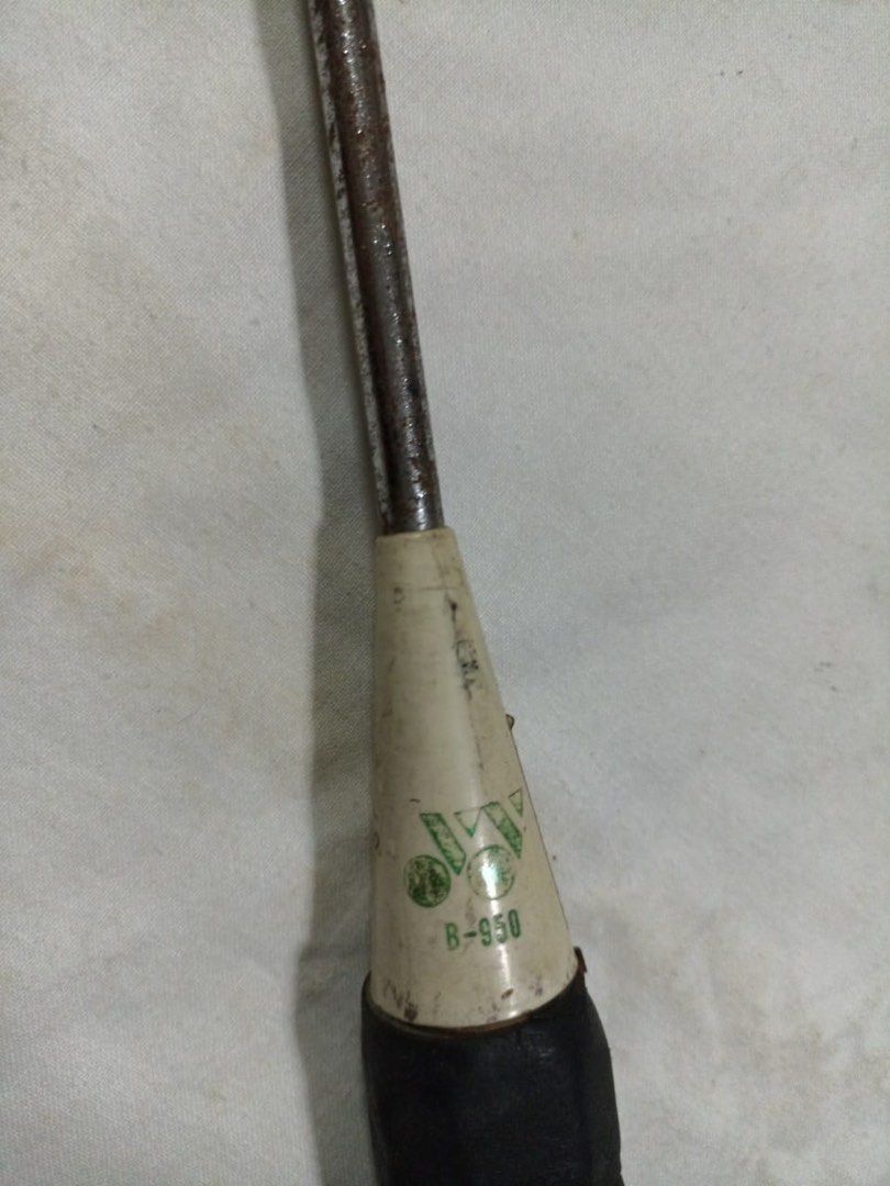 Yonex B950 Badminton Racket, Sports Equipment, Sports & Games, Racket & Ball Sports on Carousell