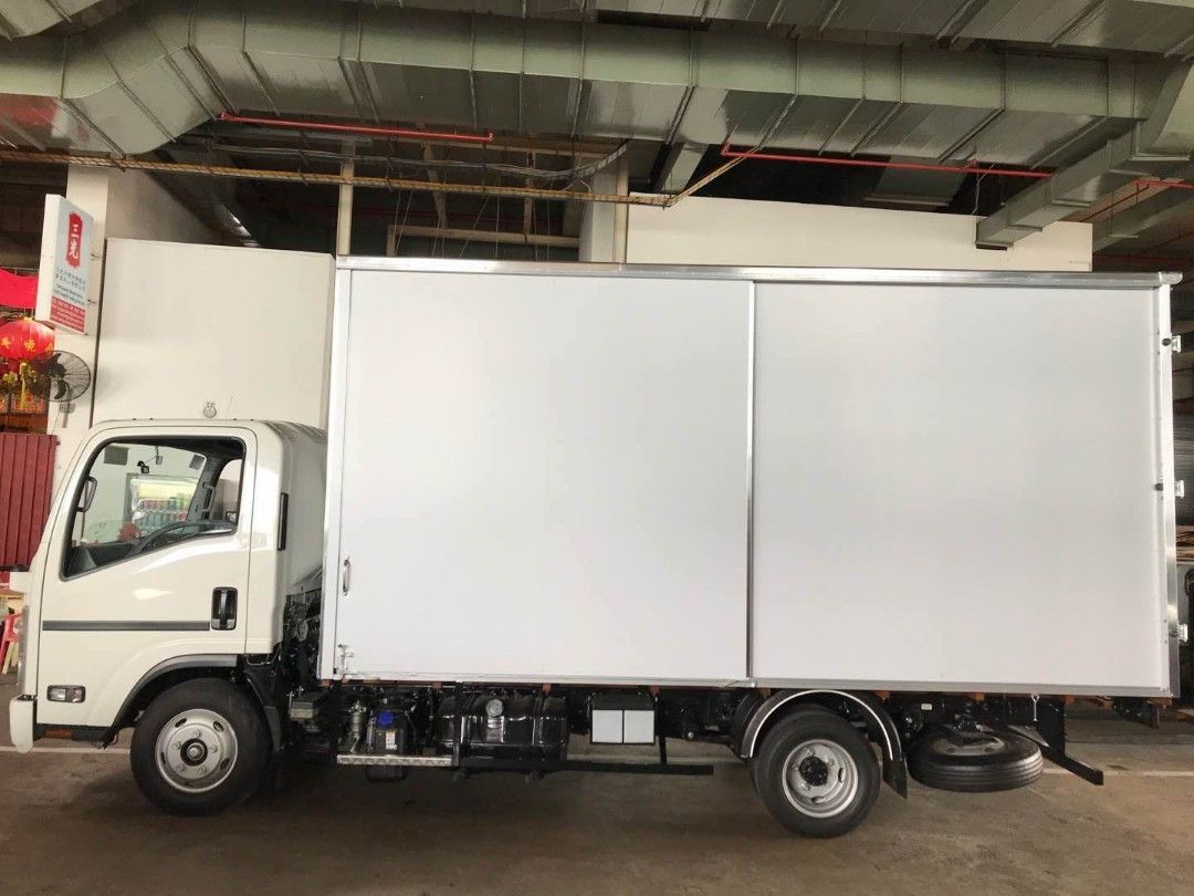 24ft box lorry with tailgate, Home Services, Movers & Delivery, Office Movers on Carousell