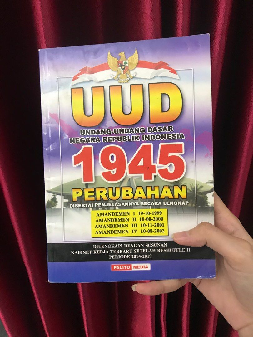 buku UUD undang undang dasar, Buku & Alat Tulis, Buku di Carousell