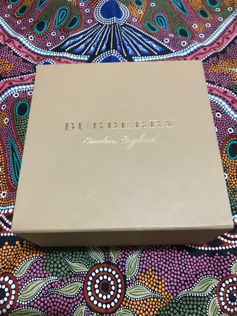 Burberry Magnetic Flip Square Box, Women's Fashion, Jewelry ...