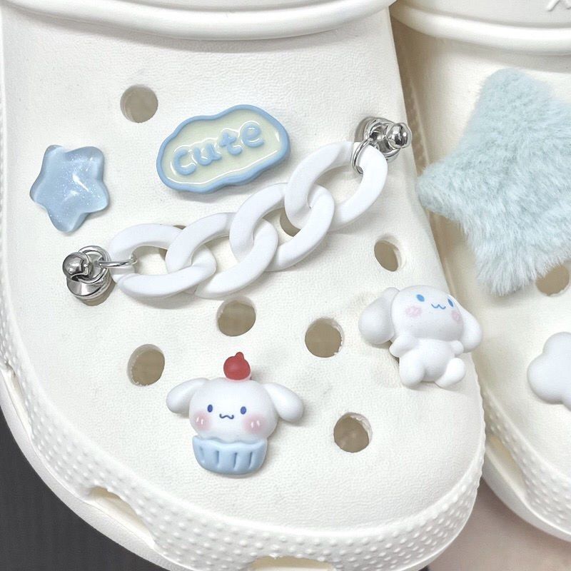 Cinnamoroll crocs buckles, 男裝, 鞋, 鞋墊及飾物 - Carousell