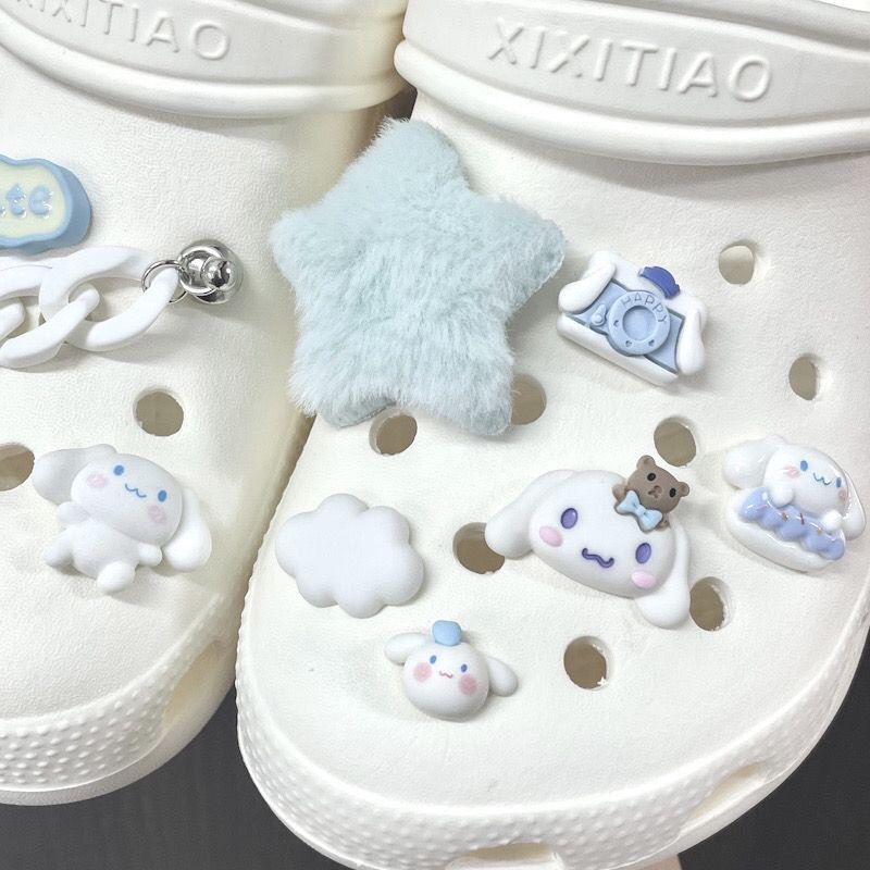Cinnamoroll crocs buckles, 男裝, 鞋, 鞋墊及飾物 - Carousell