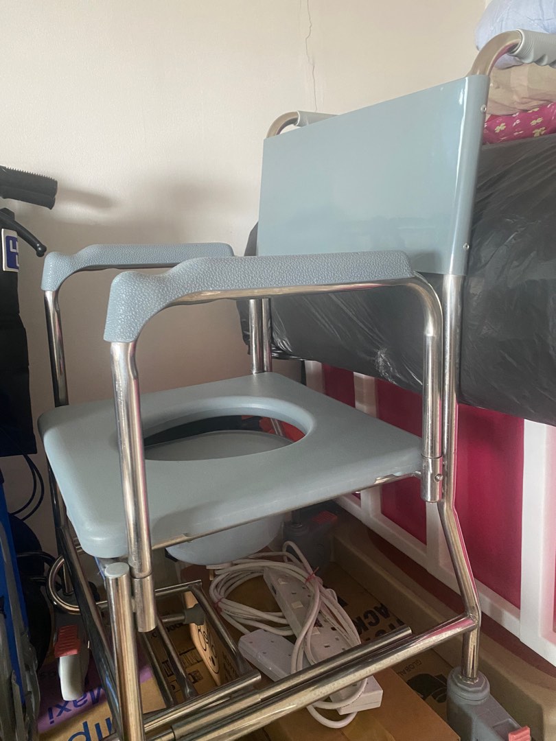 Commode Chair, Health & Nutrition, Medical Supplies & Tools on Carousell
