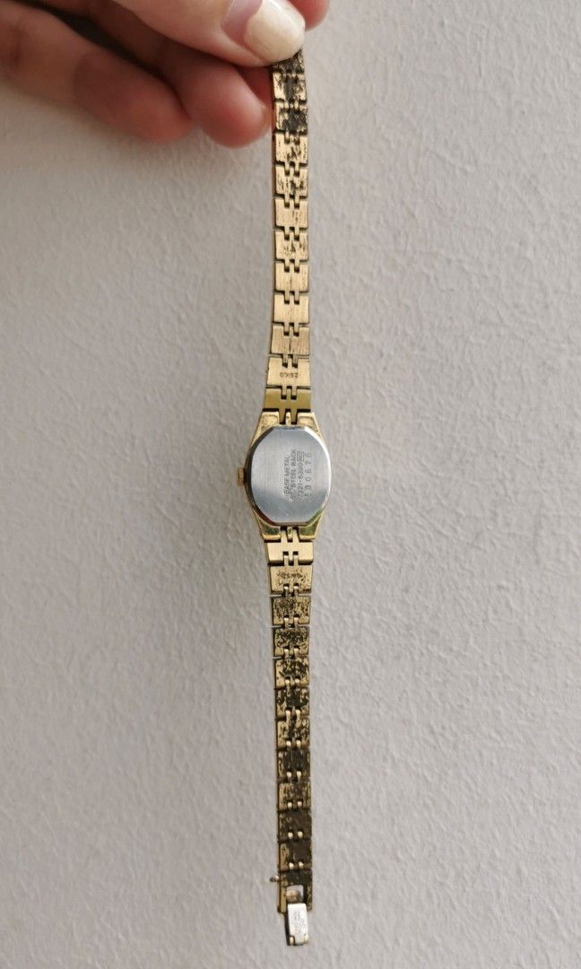 Dainty Seiko Ladies gold tone watch with black face, Women's Fashion, Watches & Accessories ...