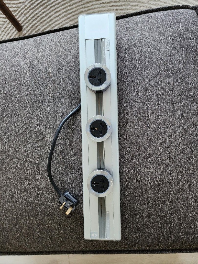 Eubiq track with 3 sockets, TV & Home Appliances, Electrical, Adaptors & Sockets on Carousell