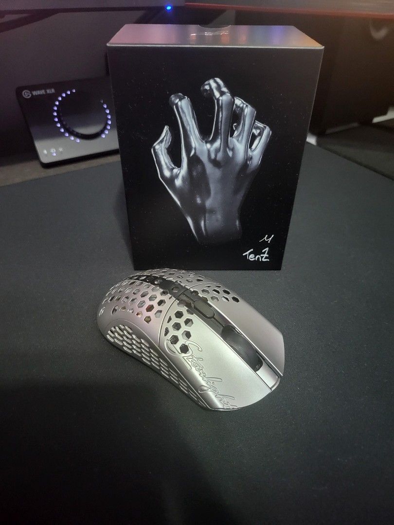 Finalmouse Starlight Pro TenZ Medium, Computers & Tech, Parts ...