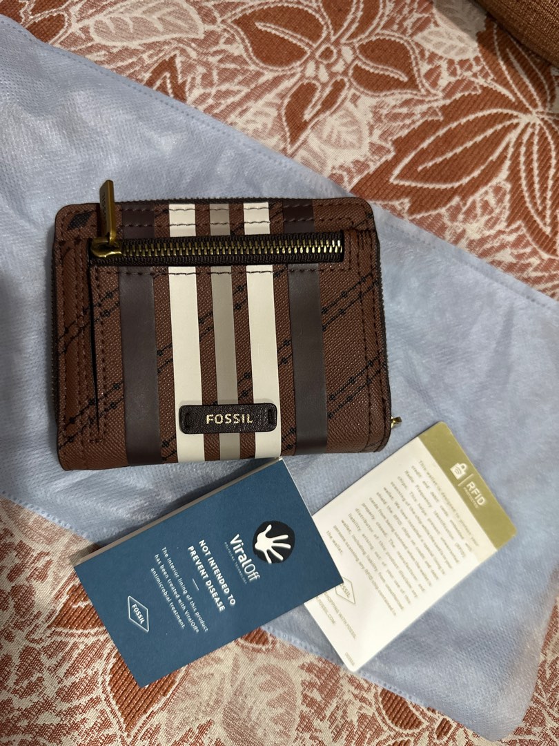 Fossil Wallet Luxury Bags And Wallets On Carousell