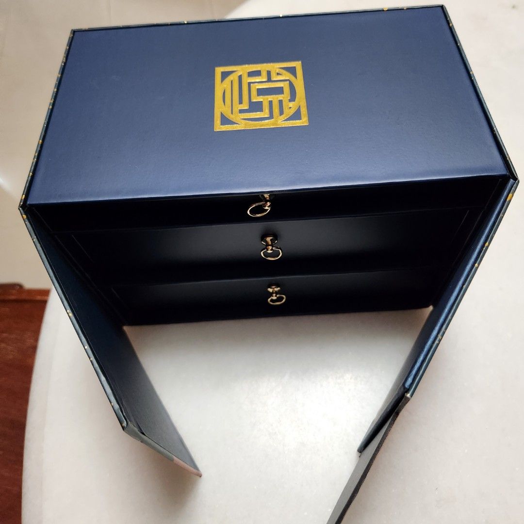 Grand Hyatt mooncake box, Everything Else on Carousell