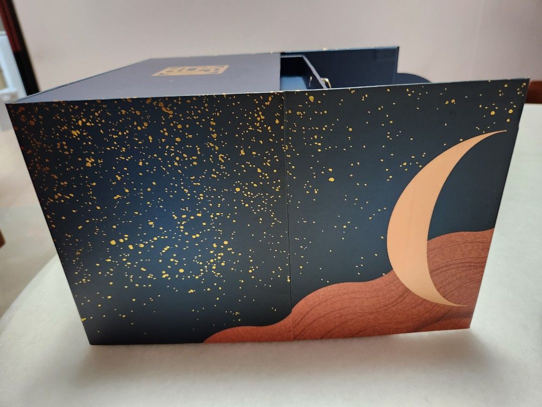 Grand Hyatt mooncake box, Everything Else on Carousell