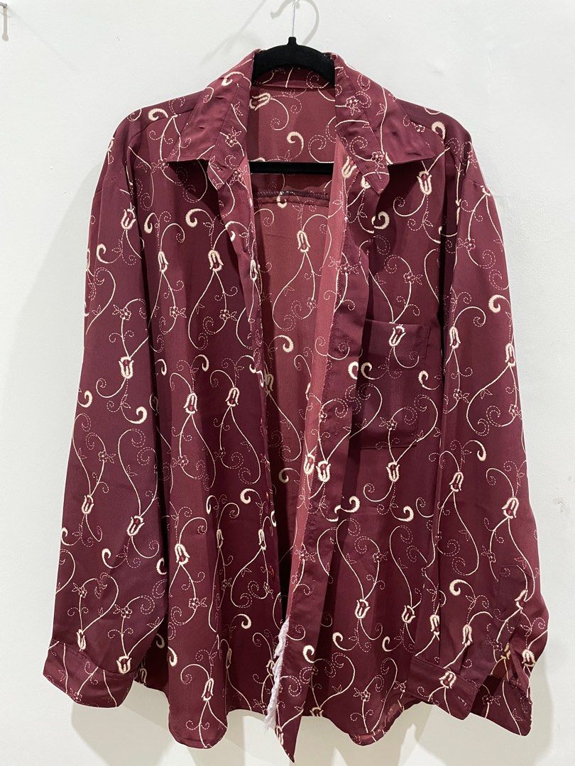 HEM CORAK MERAH MAROON, Fesyen Pria, Pakaian , Atasan di Carousell