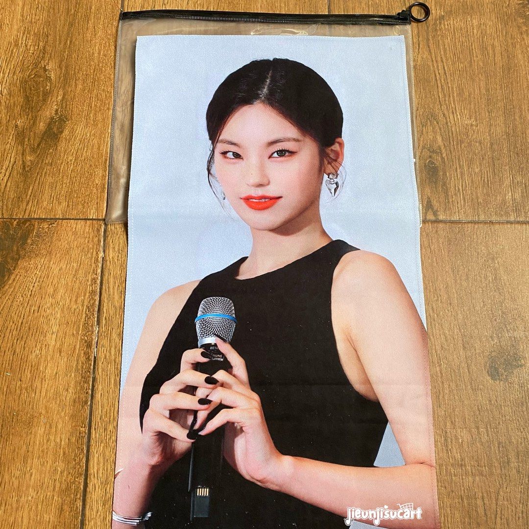 ITZY Yeji Fansite Cheering Kit, Hobbies & Toys, Memorabilia ...
