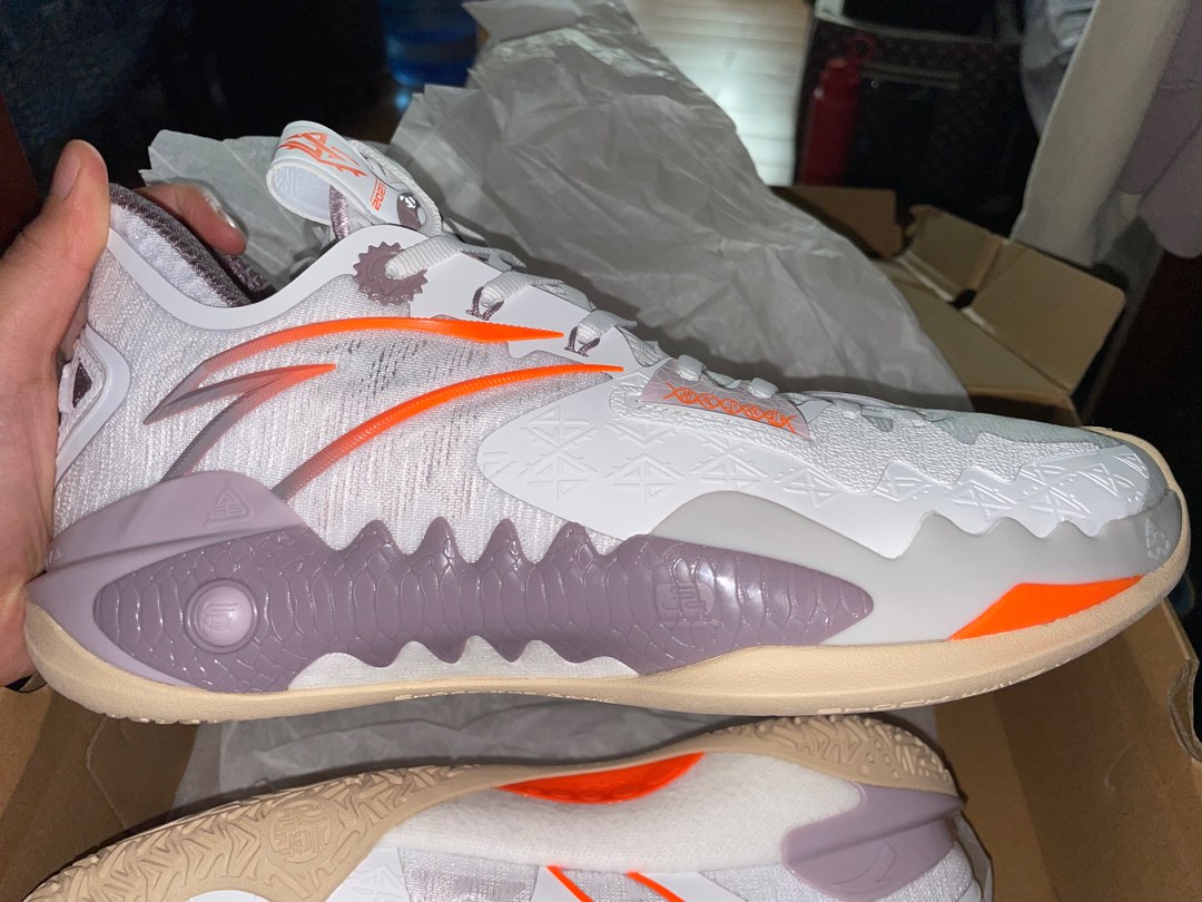 Kyrie Irving x Shockwave 5, Men's Fashion, Footwear, Sneakers on Carousell