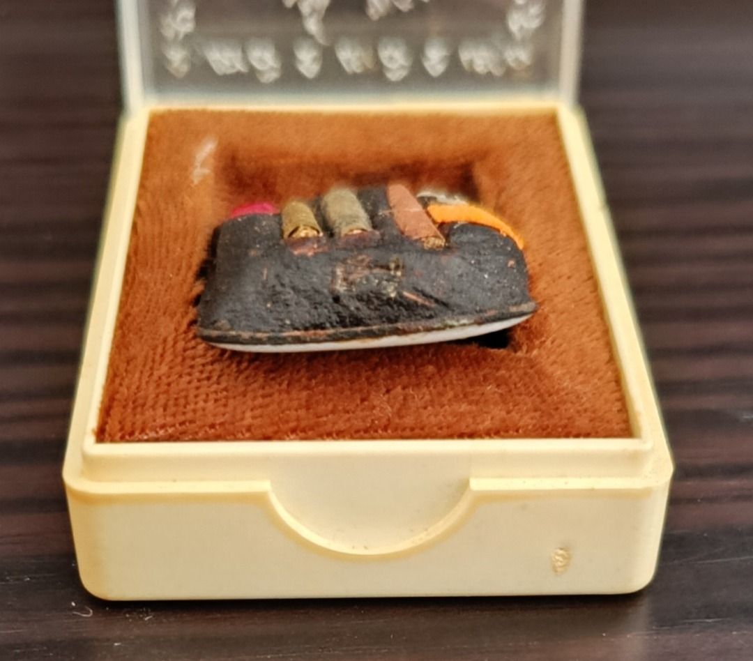 Lp Hong Locket BE 2546, Hobbies & Toys, Memorabilia & Collectibles ...