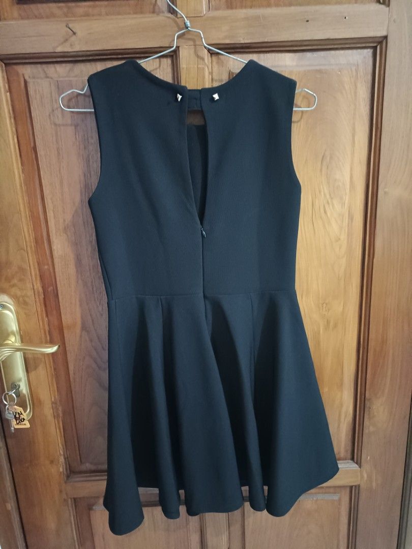 Mini dress hitam nyla, Fesyen Wanita, Pakaian Wanita, Gaun & Rok di ...