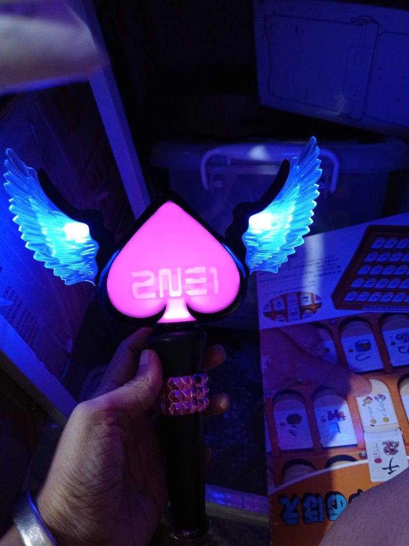 Rare 2ne1 Lightstick Japan version Kpop Legends Vintage, Hobbies & Toys ...