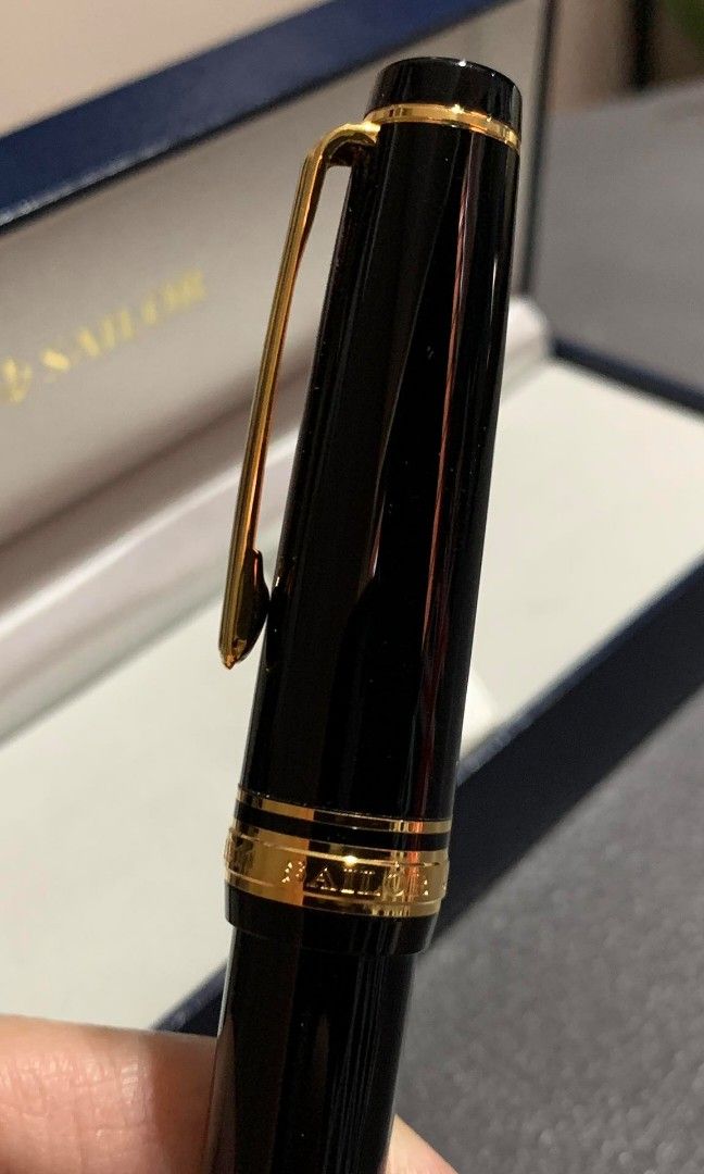 Sailor Pro Gear Black 21K Zoom Nib Fountain Pen on Carousell