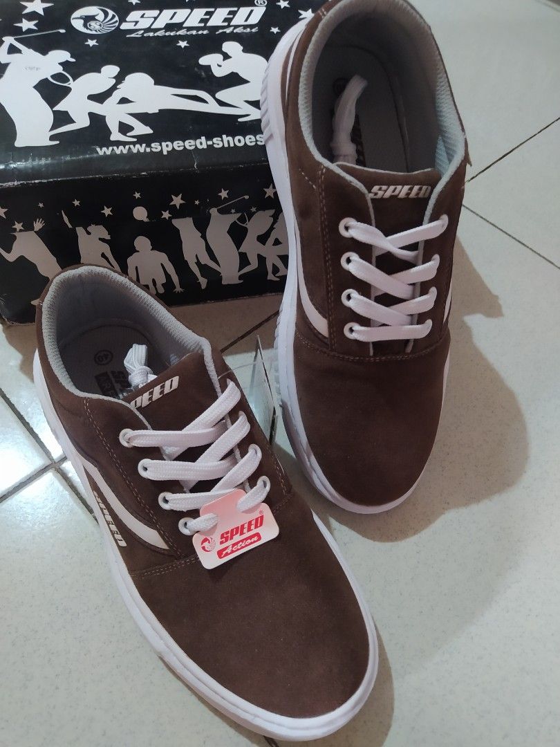 Sepatu Speed Sneakers, Fesyen Pria, Sepatu , Sneakers di Carousell
