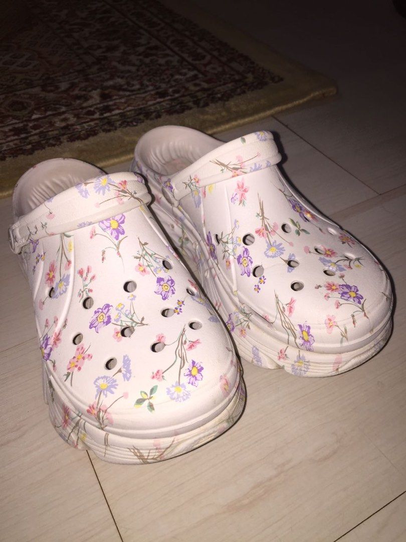 Skechers Croc, Women's Fashion, Footwear, Sandals on Carousell