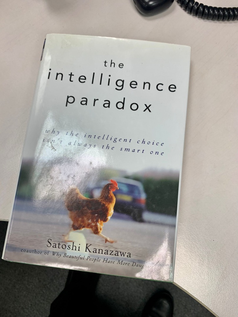 The Intelligence Paradox (Hardcover) by Satoshi Kanazawa, 興趣及遊戲, 書本 ...