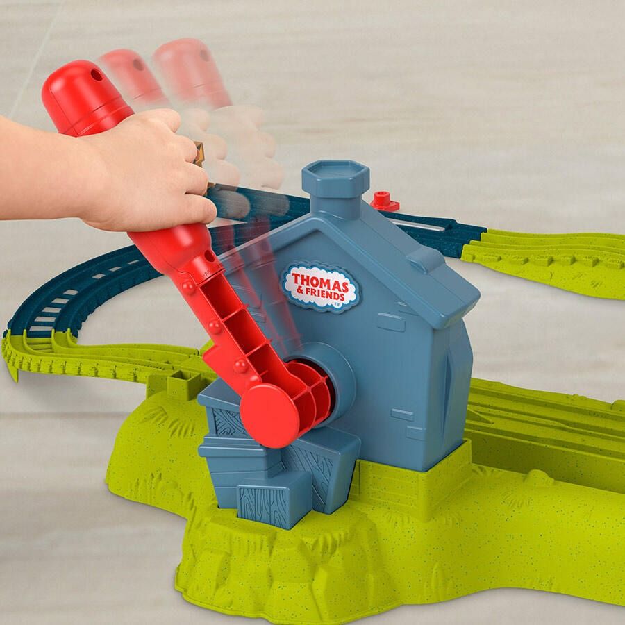 Thomas & Friends Trackmaster Motorized Launch & Loop Maintenance Yard ...