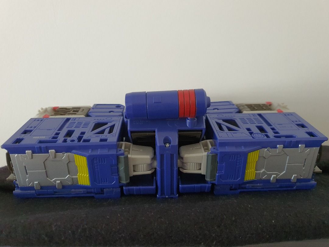 Transformers Generations Titans Return Leader Class Soundwave, Hobbies ...