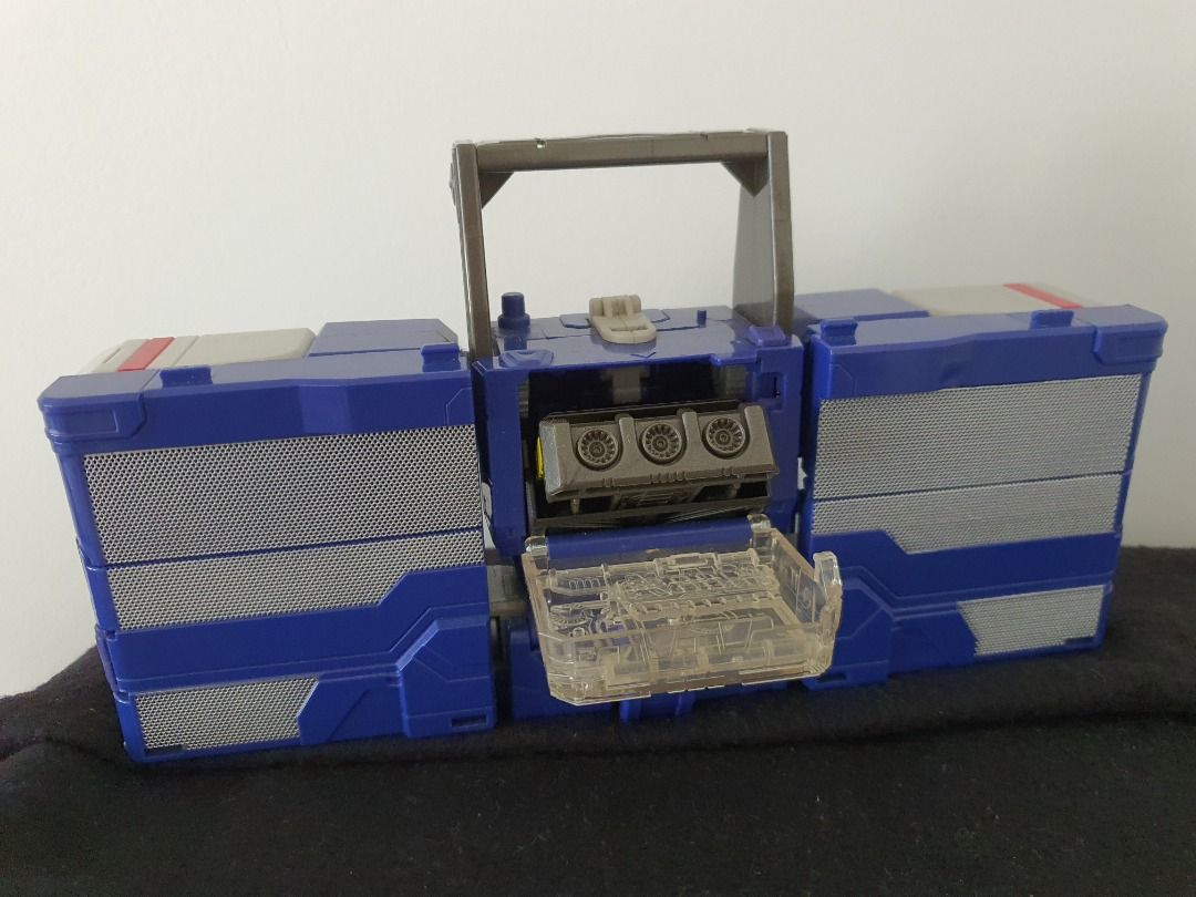 Transformers Generations Titans Return Leader Class Soundwave, Hobbies ...