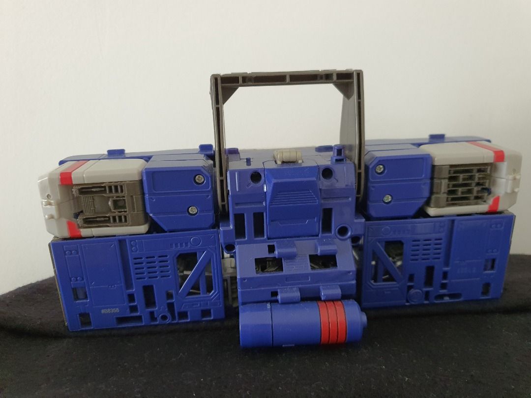 Transformers Generations Titans Return Leader Class Soundwave, Hobbies ...