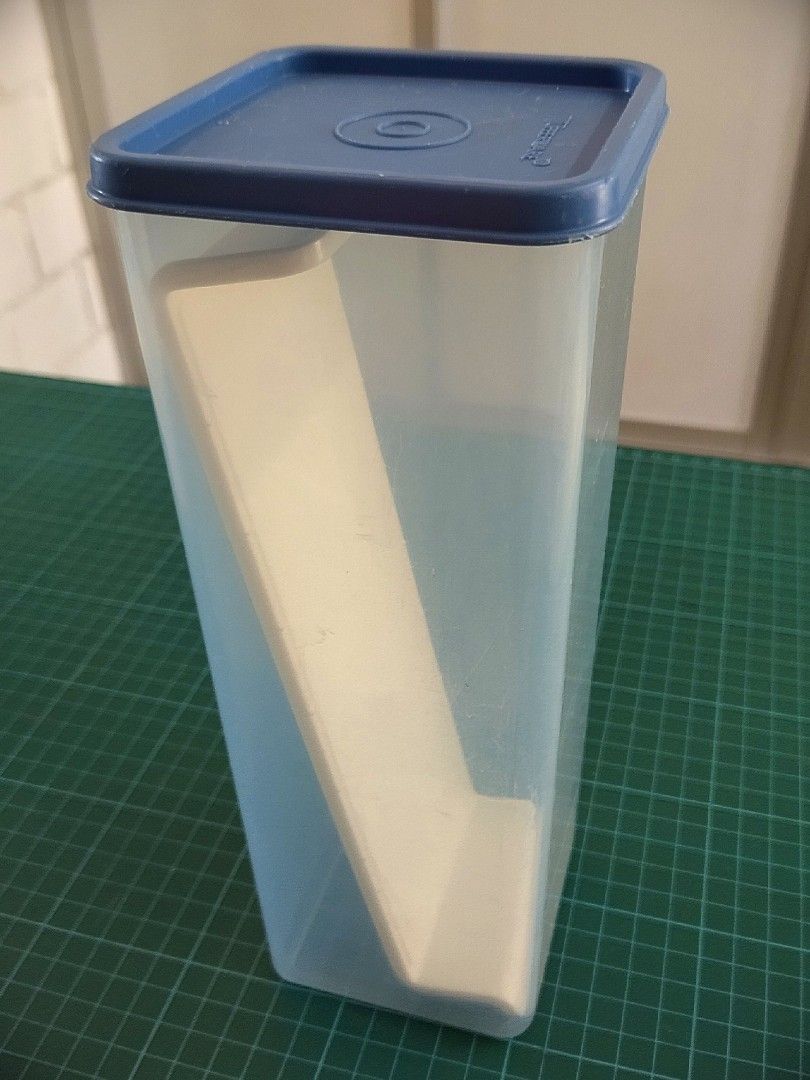 Tupperware for Cake, Food & Drinks, Homemade Bakes on Carousell