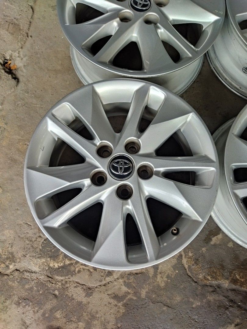 Velg Mobil oem original Toyota Kijang innova Reborn, Aksesoris Mobil di ...