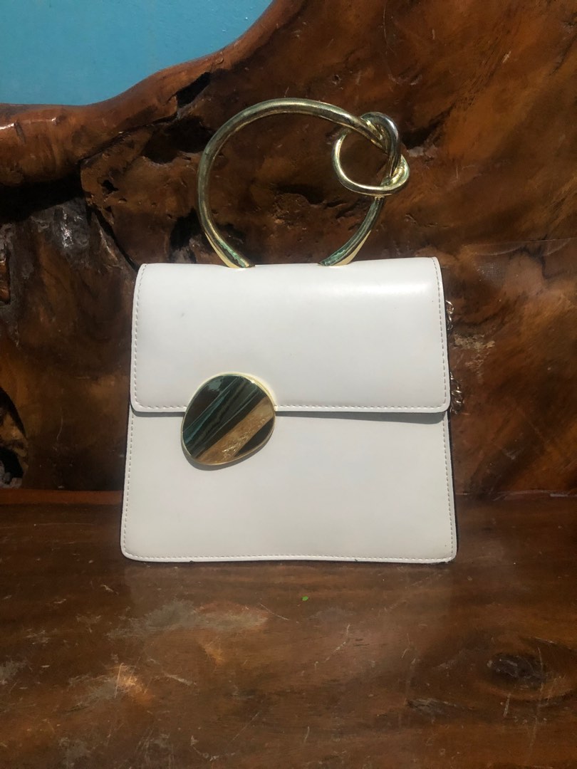 White metallic knot 2 wag bag, Women's Fashion, Bags & Wallets, Cross ...