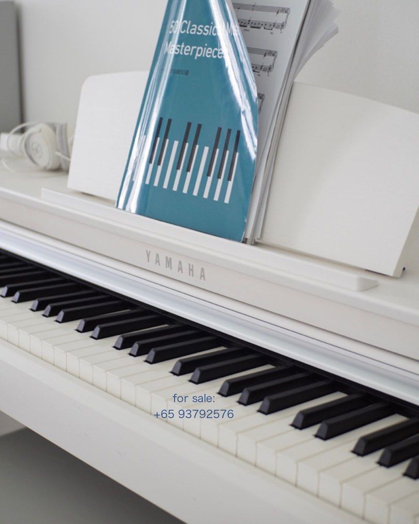 YAMAHA CLP-725 WHITE CLAVINOVA DIGITAL PIANO, Hobbies & Toys, Music ...