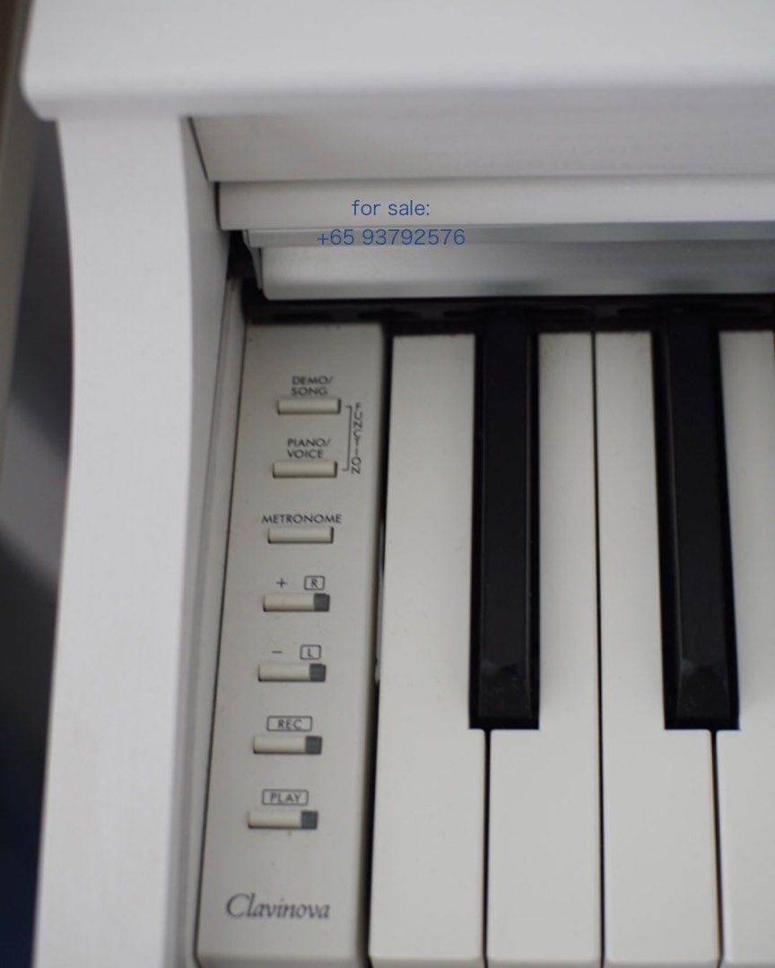 YAMAHA CLP-725 WHITE CLAVINOVA DIGITAL PIANO, Hobbies & Toys, Music ...