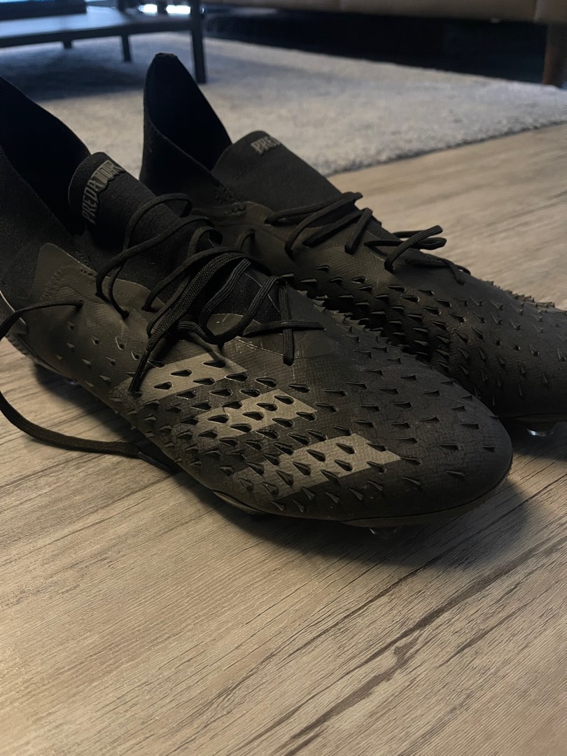 Adidas Predator Freak FG, Sports Equipment, Sports & Games, Racket ...