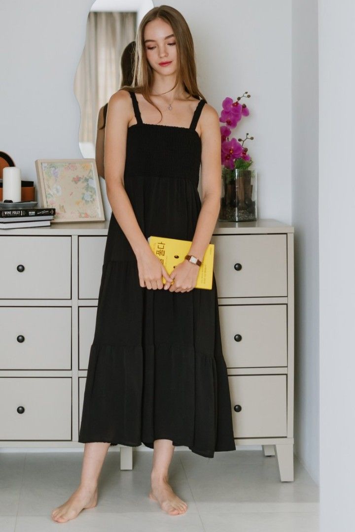 Anticlockwise Smoked Tier Maxi Dress in Black, Women's Fashion, Dresses ...