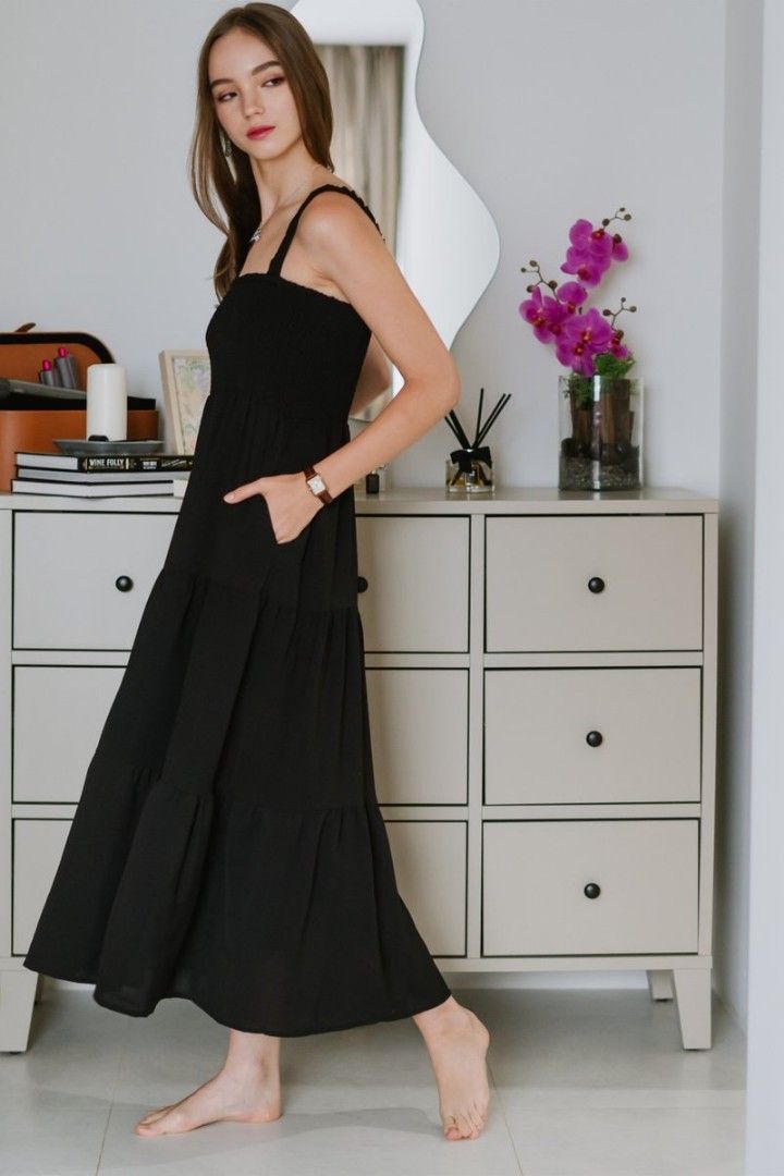 Anticlockwise Smoked Tier Maxi Dress in Black, Women's Fashion, Dresses ...