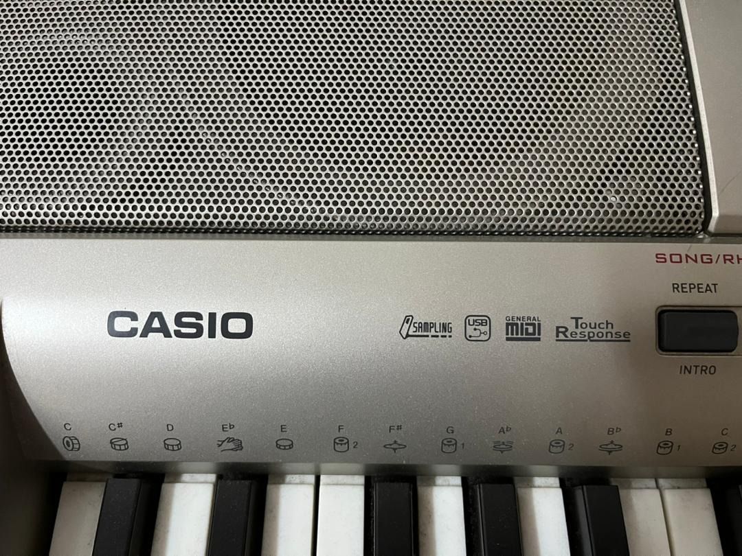 CASIO LK-270 keyboard, Hobbies & Toys, Music & Media, Musical Instruments on Carousell