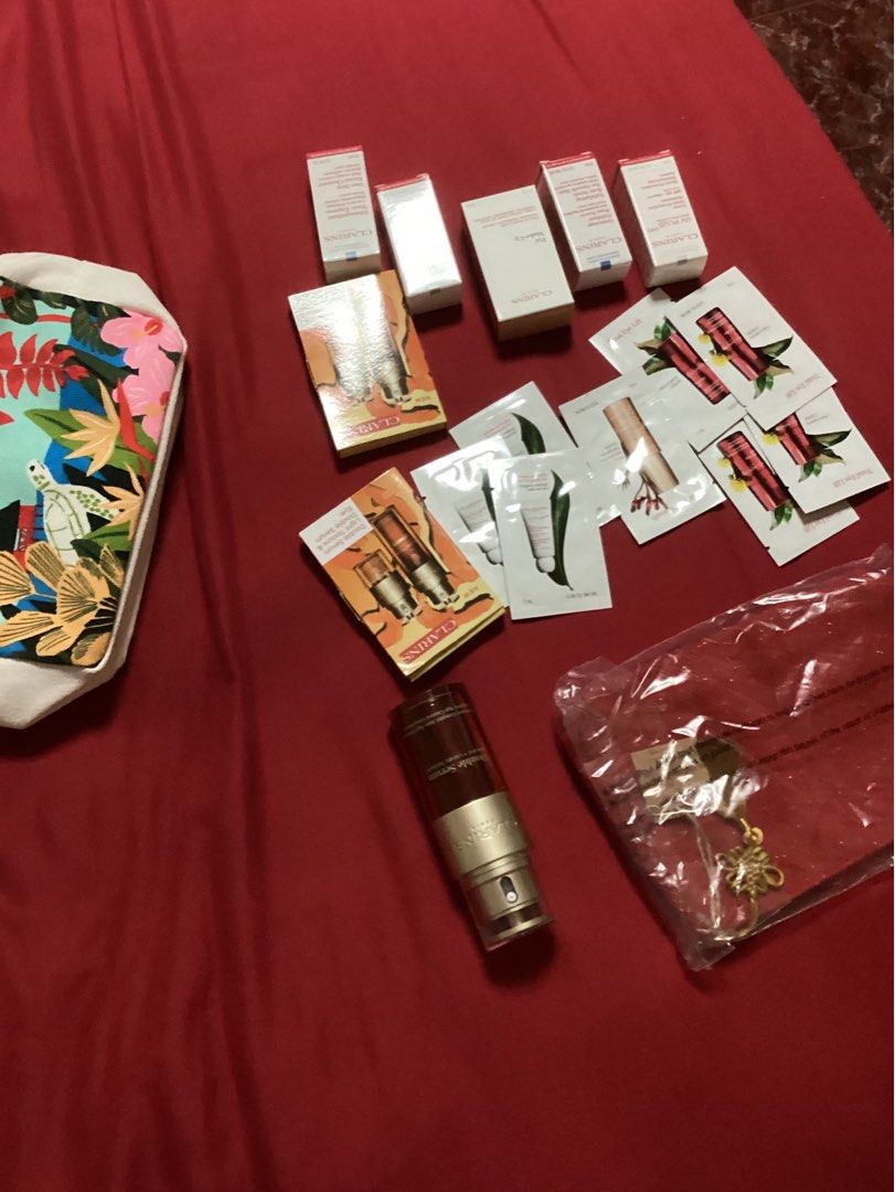 Clarins skincare combo with Pouches / Smartpac DELIVERY INCLUDED ...