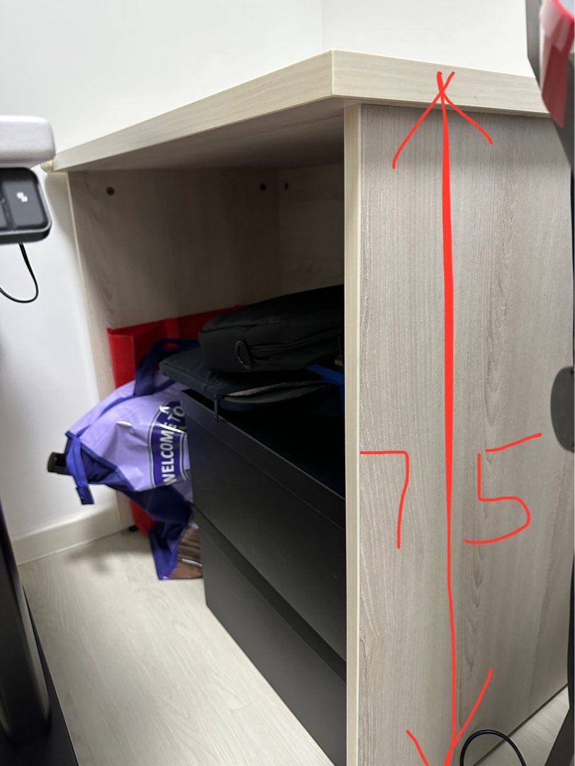 Free table, Furniture & Home Living, Furniture, Tables & Sets on Carousell