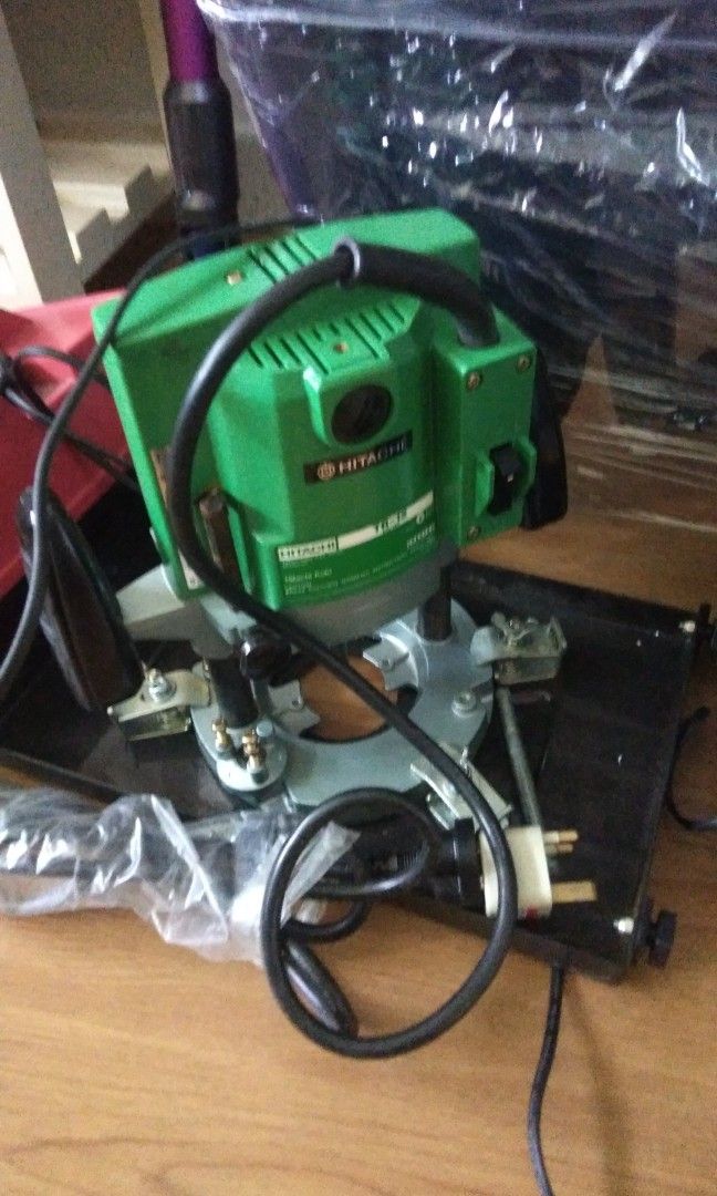 Hitachi Router TR12, Furniture & Home Living, Home Improvement ...
