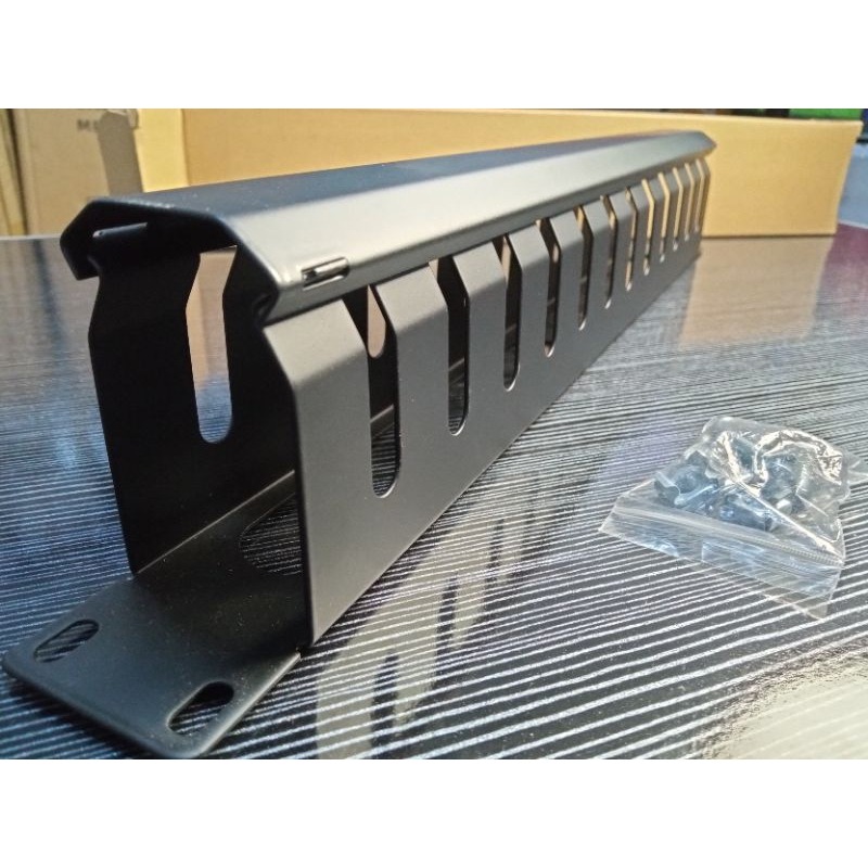 Horizontal Manager with Screw 1U/12Slot 42.5cm on Carousell