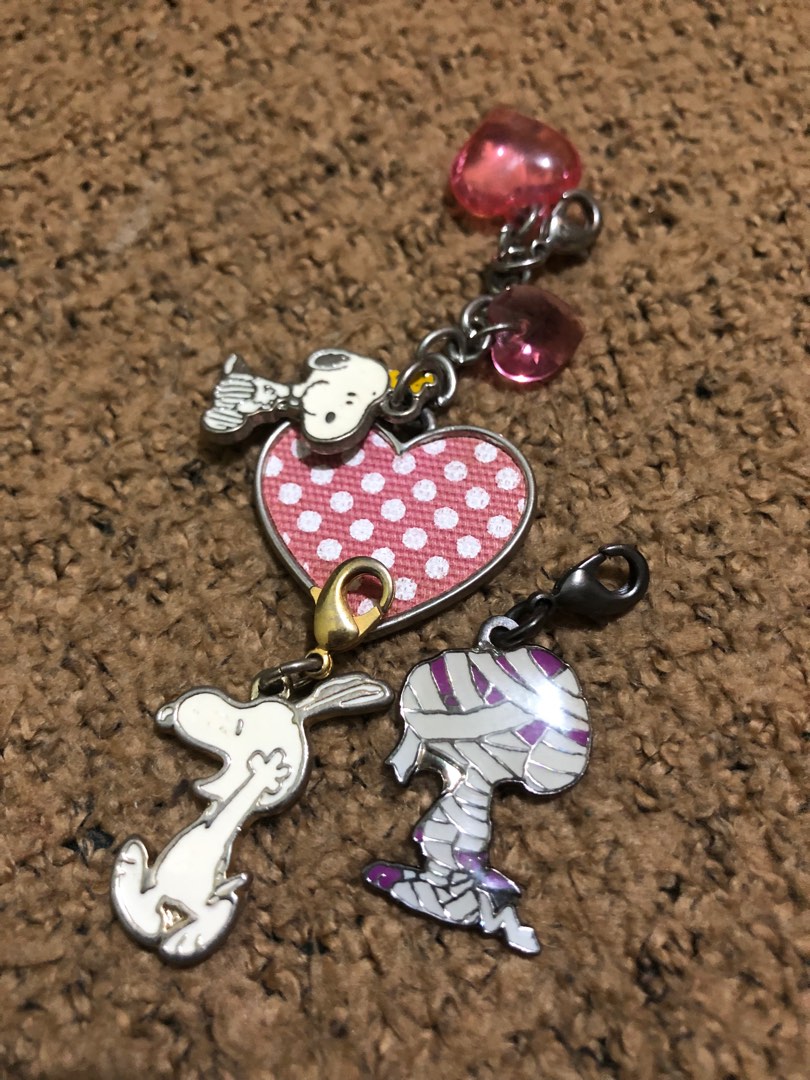 Lot set of snoopy universal studios metal charms, Hobbies & Toys ...