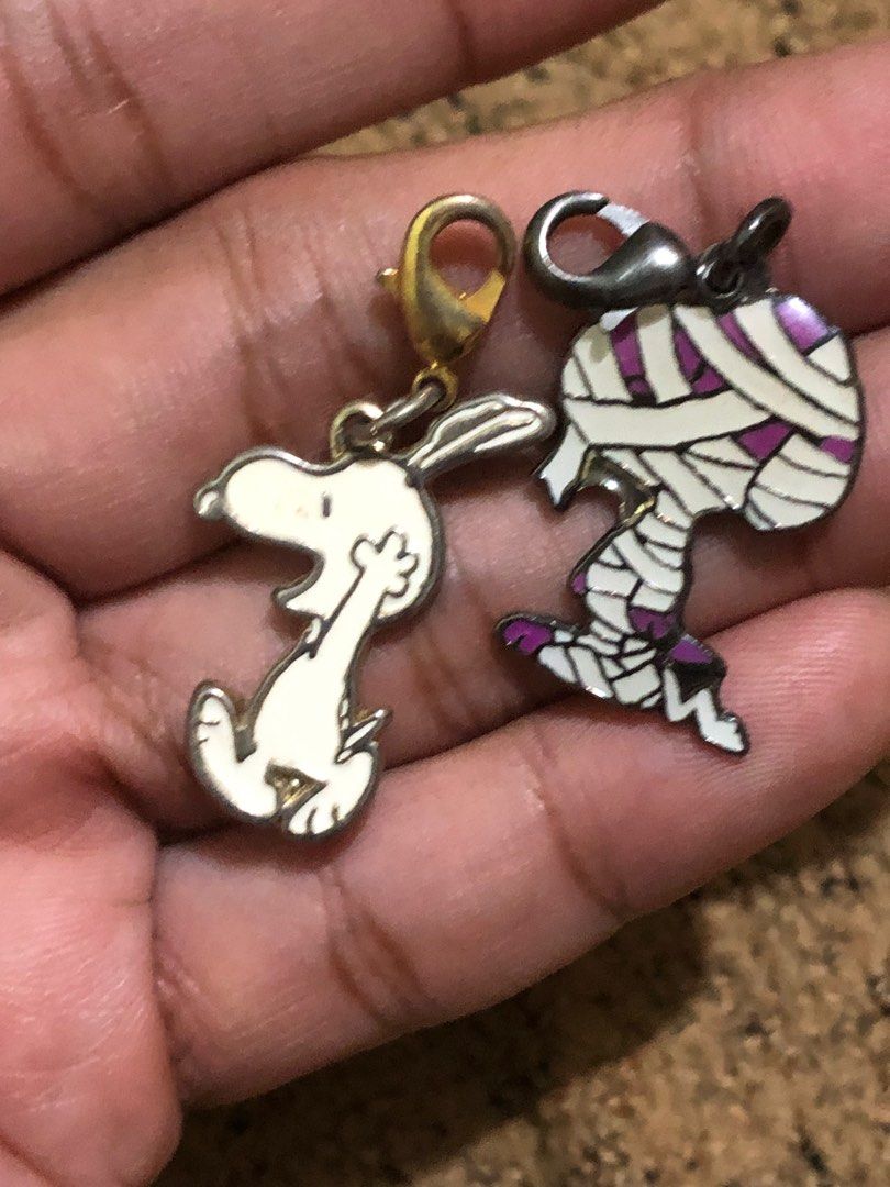 Lot set of snoopy universal studios metal charms, Hobbies & Toys ...