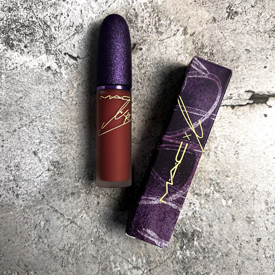 Mac x Lisa powder kiss Lipshade Sorry not Sorry, Kesehatan & Kecantikan, Rias Wajah di Carousell