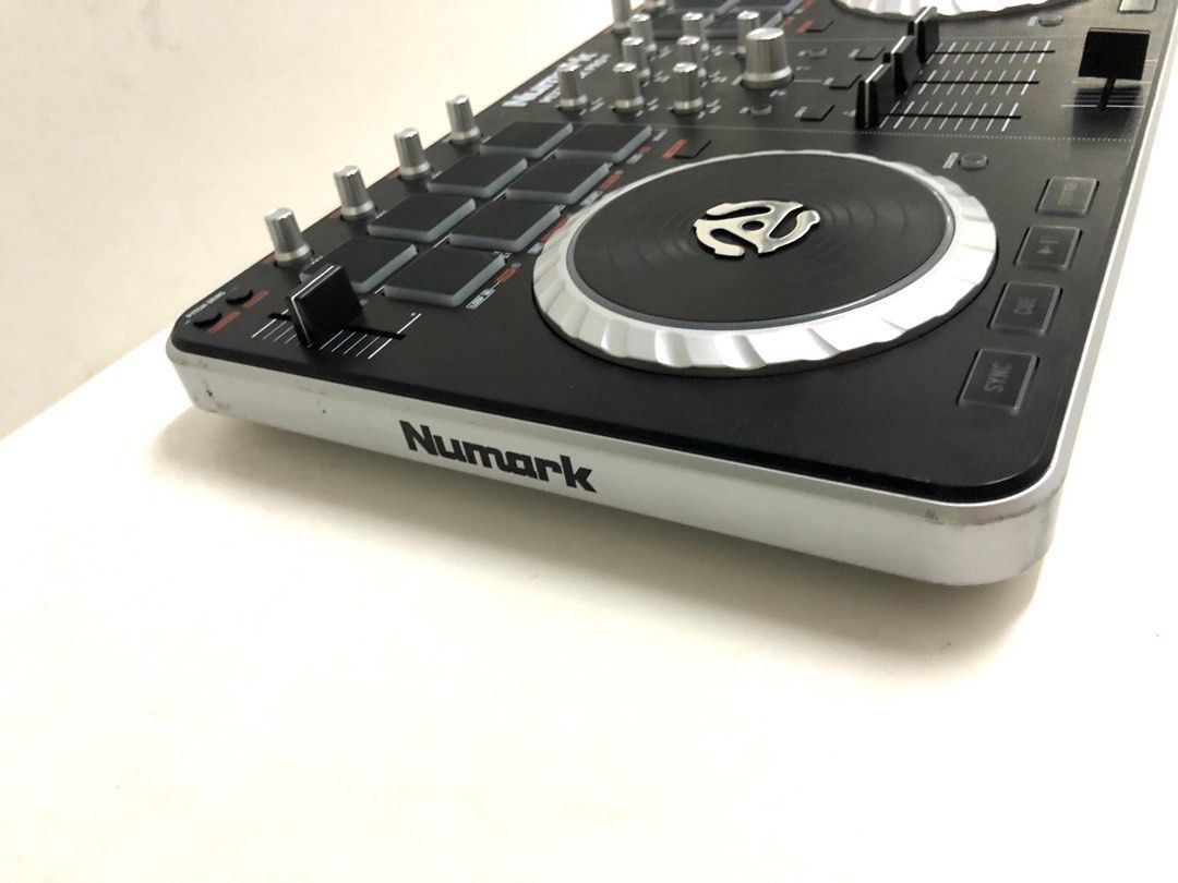 Numark Mixtrack Pro II 2-channel DJ Controller DJ 控制器, 興趣及遊戲, 音樂、樂器 ...