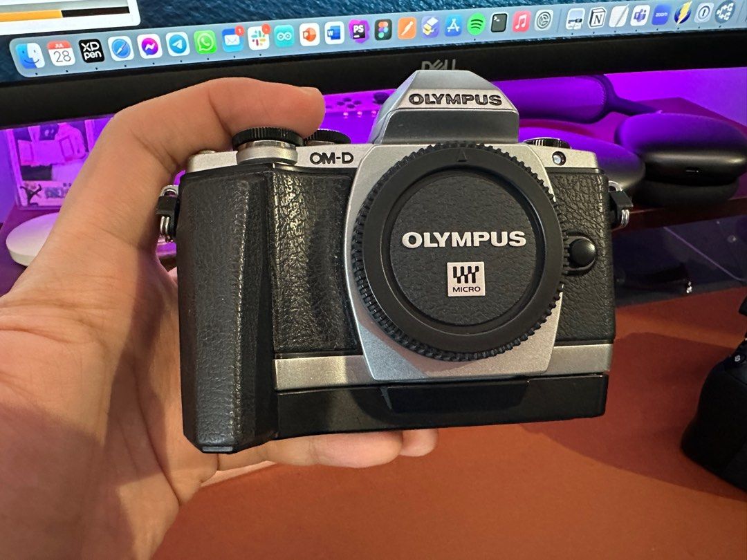Olympus Silver (Rare!) full box Omd-Em10 Mki with kit lens, 2 batteries ...