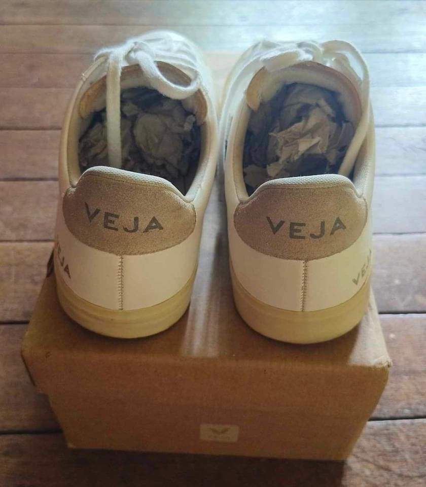 Original veja, Women's Fashion, Footwear, Sneakers on Carousell