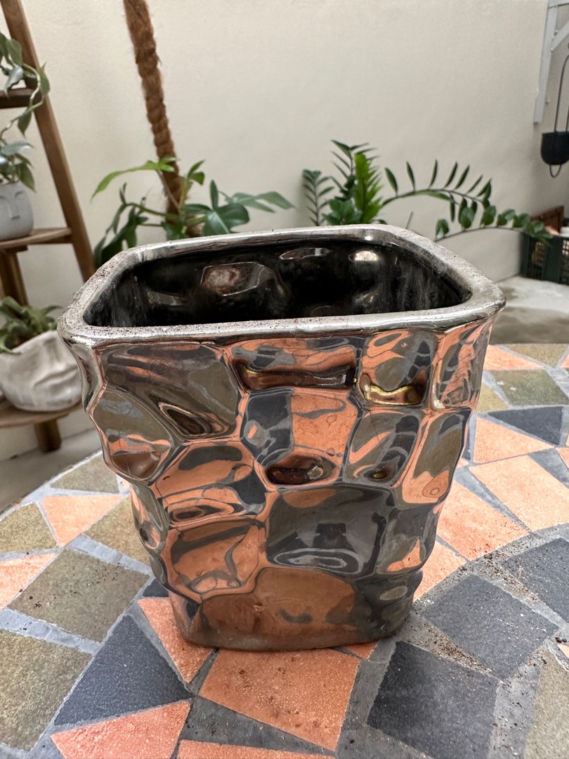 Planter, Furniture & Home Living, Gardening, Pots & Planters on Carousell